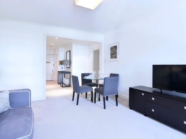 Apartment at Pelham Crescent, Greater London