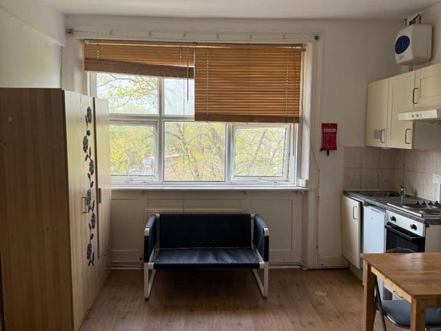 Apartment at Pellatt Grove, Greater London