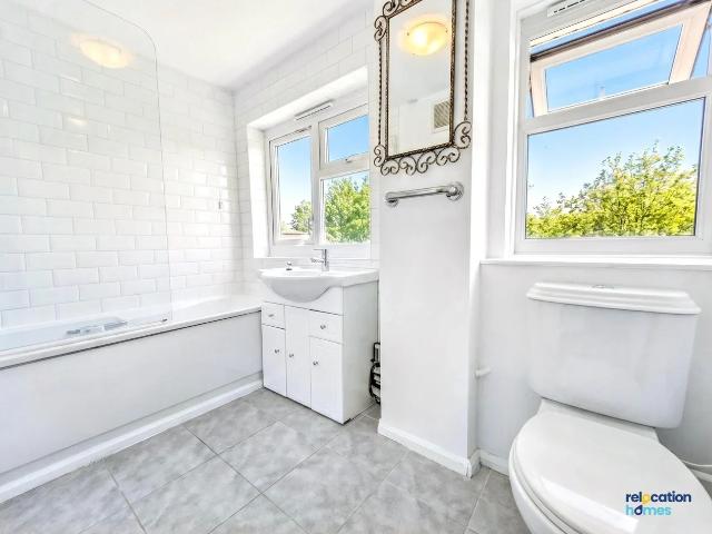 Apartment at Pellatt Grove, Greater London