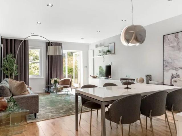 Apartment at Pembridge Gardens, Greater London