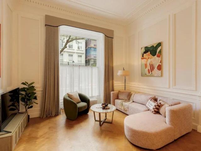 Apartment at Pembridge Gardens, Greater London