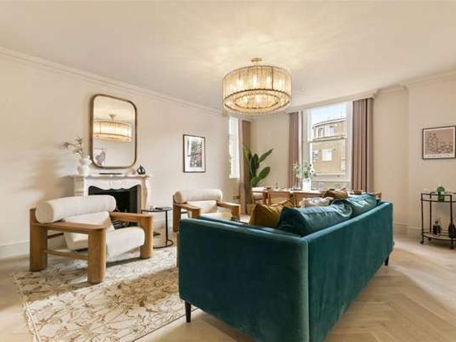 Apartment at Pembridge Gardens, Greater London
