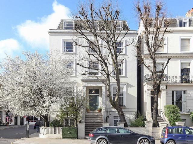 Apartment at Pembridge Villas, Greater London
