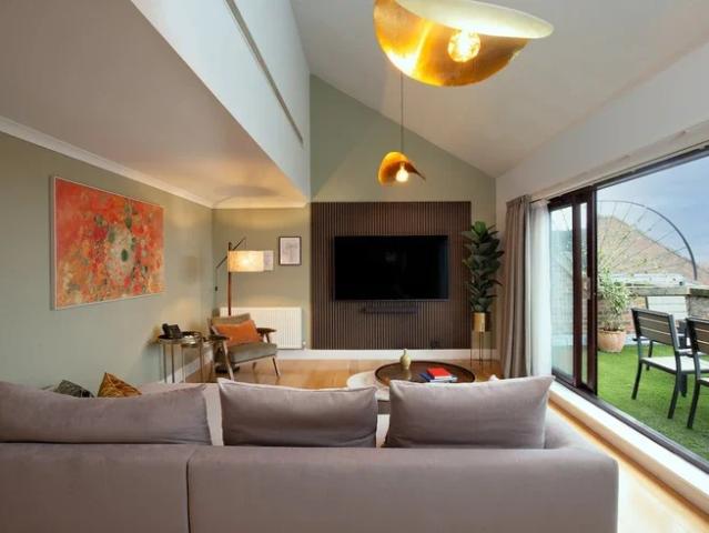 Apartment at Pembroke Place, Greater London