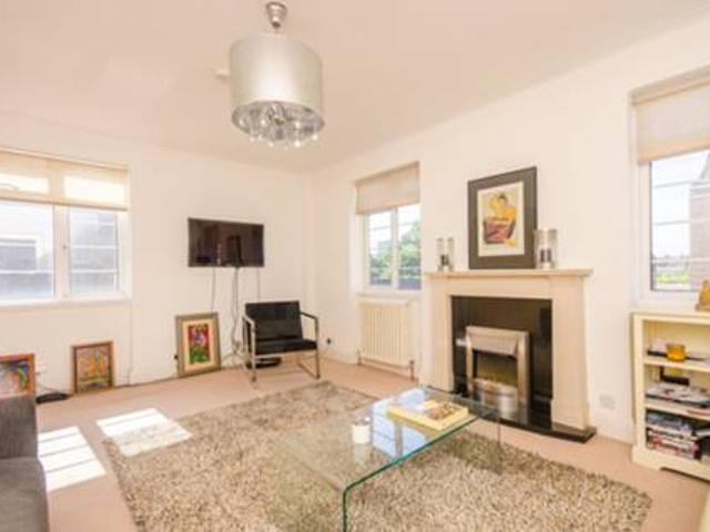Apartment at Pembroke Road, Greater London