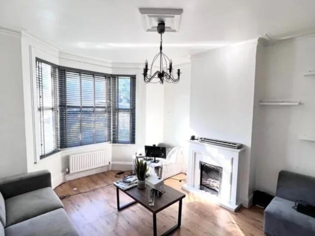 Apartment at Pembroke Road, Greater London