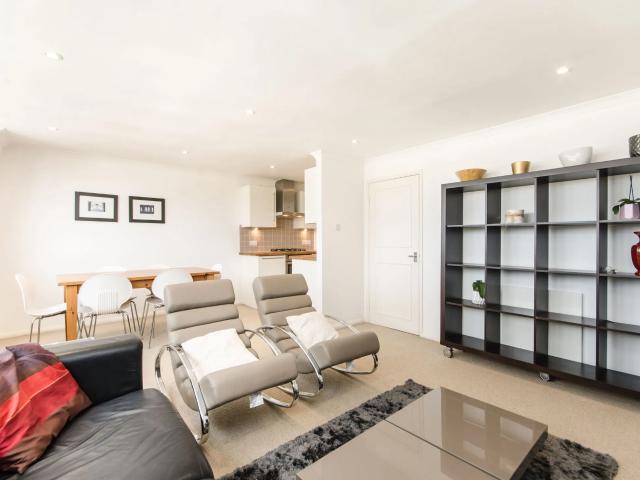 Apartment at Pembroke Road, Greater London