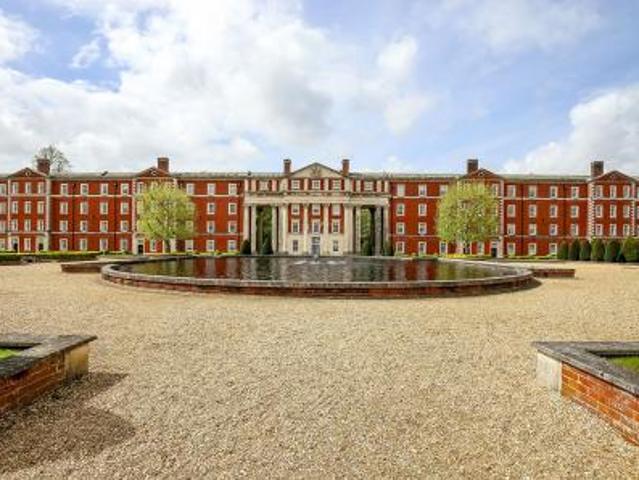 Apartment at Peninsula Square, Winchester