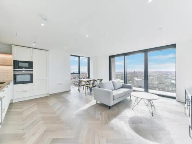 Apartment at Pennington Quay Walk, Greater London