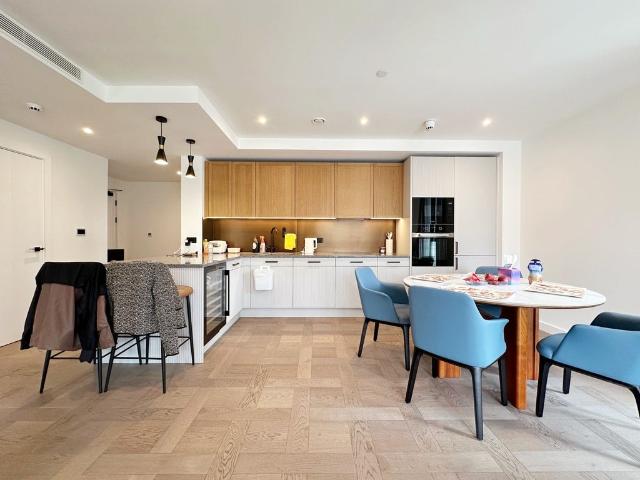 Apartment at Pennington Quay Walk, Greater London