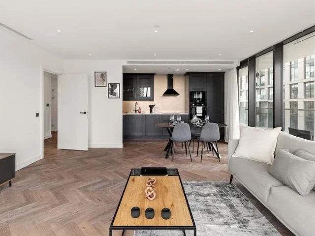 Apartment at Pennington Street, Greater London