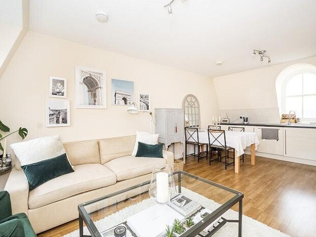 Apartment at Penrose Mews, Greater London