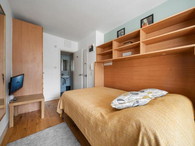 Apartment at Penywern Road, Greater London