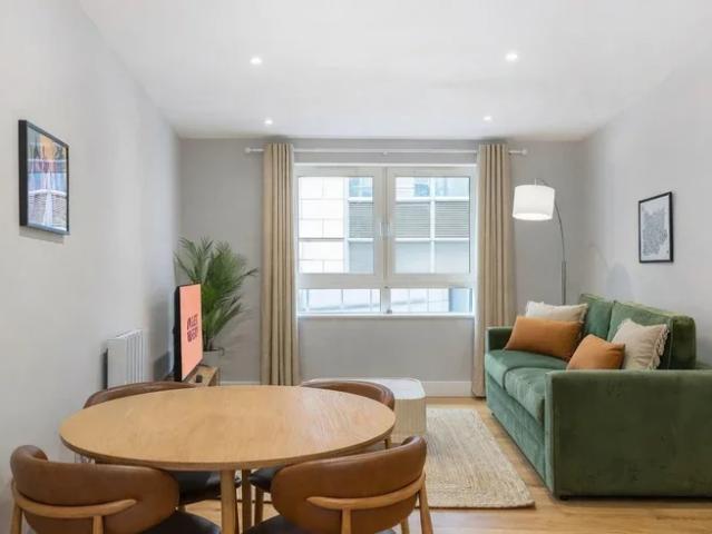 Apartment at Pepys Street, City of London