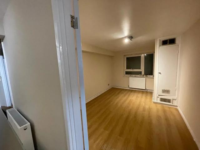 Apartment at Percy Gardens, Greater London