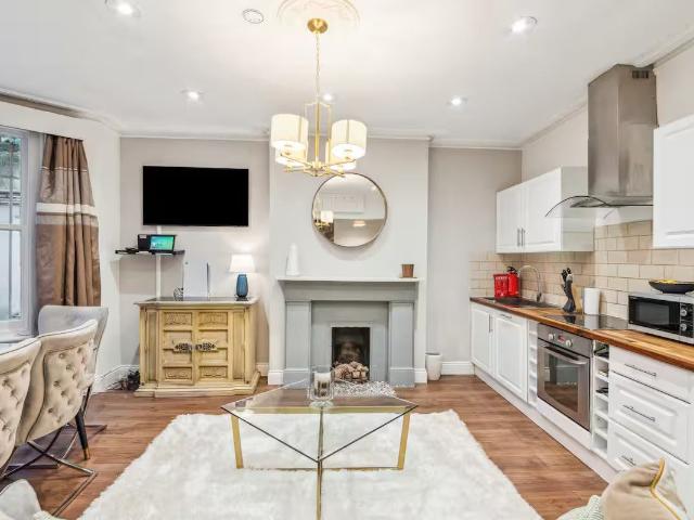 Apartment at Philbeach Gardens, Greater London