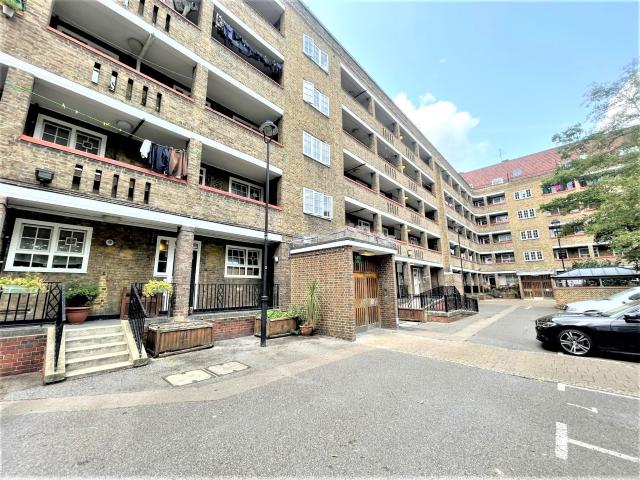 Apartment at Phoenix Road, Greater London