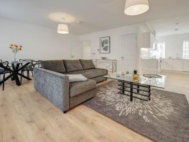 Apartment at Phoenix Road, Greater London