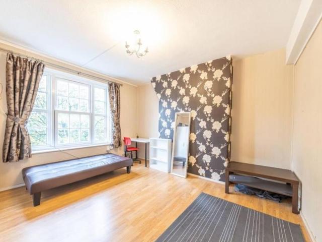 Apartment at Phoenix Road, Greater London
