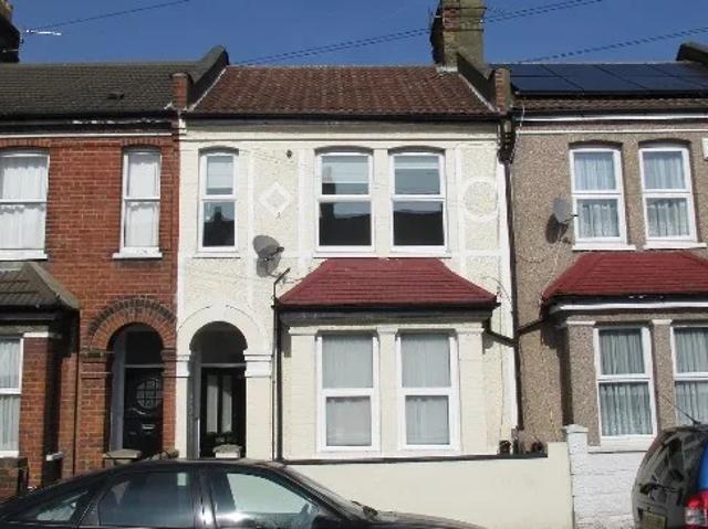 Apartment at Pitcairn Road, Greater London
