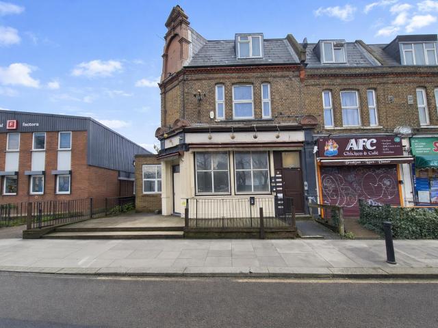 Apartment at Pitlake, Greater London