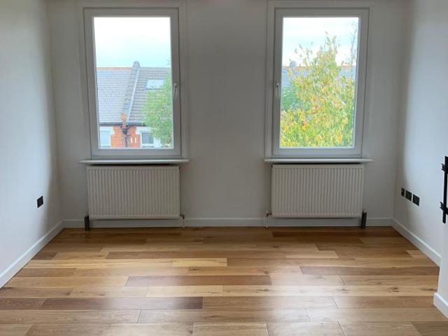 Apartment at Pitshanger Lane, Greater London