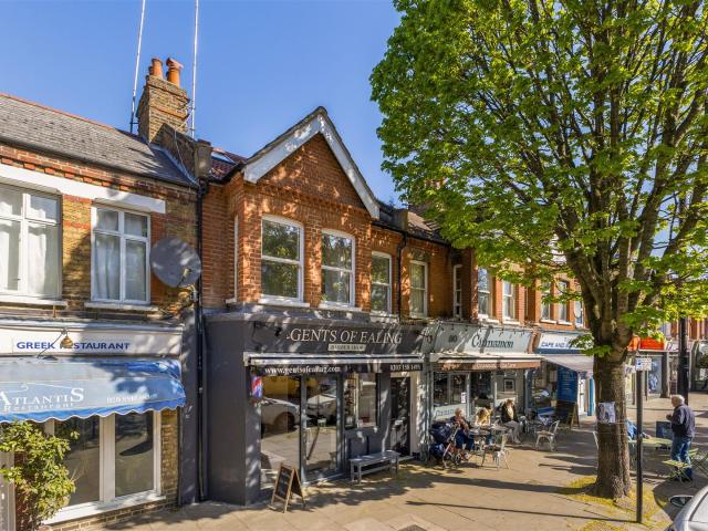 Apartment at Pitshanger Lane, Greater London