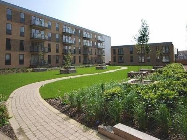 Apartment at Pitt Crescent, Greater London
