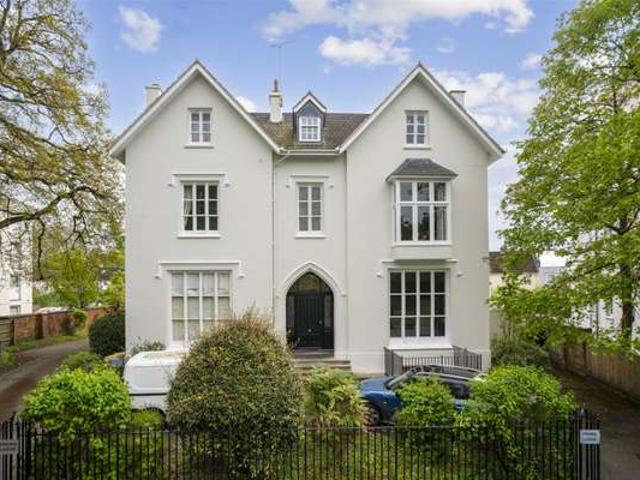 Apartment at Pittville Circus, Cheltenham