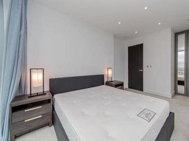 Apartment at Piazza Walk, Greater London