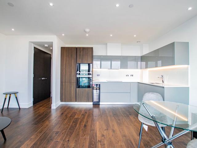 Apartment at Piazza Walk, Greater London