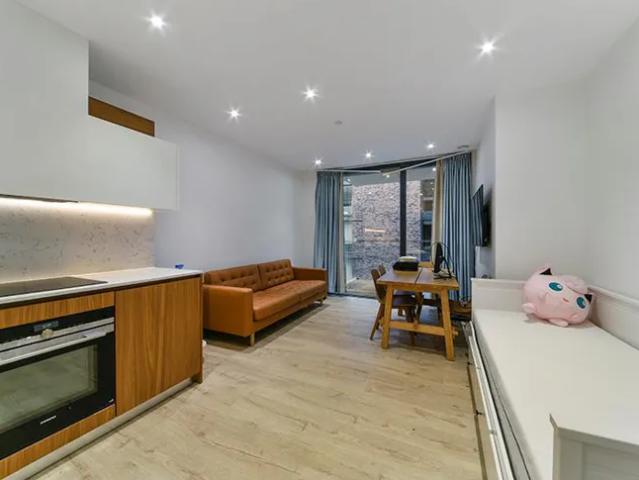 Apartment at Piazza Walk, Greater London
