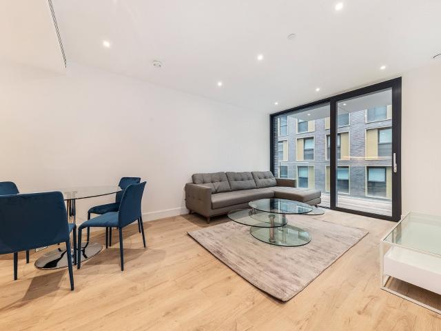 Apartment at Piazza Walk, Greater London