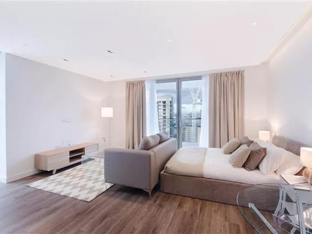 Apartment at Piazza Walk, Greater London