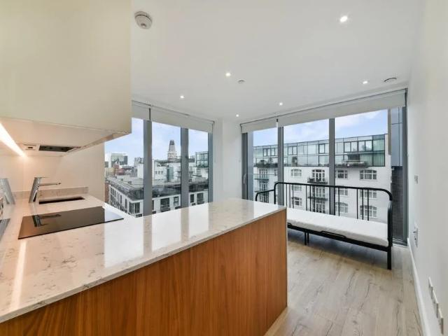 Apartment at Piazza Walk, Greater London