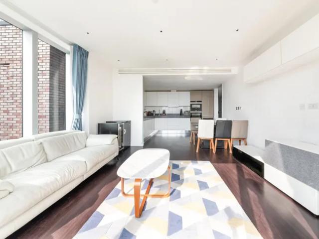 Apartment at Piazza Walk, Greater London