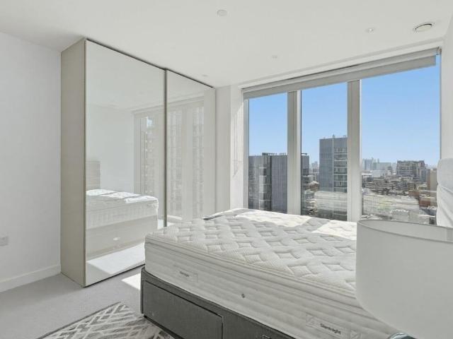 Apartment at Piazza Walk, Greater London