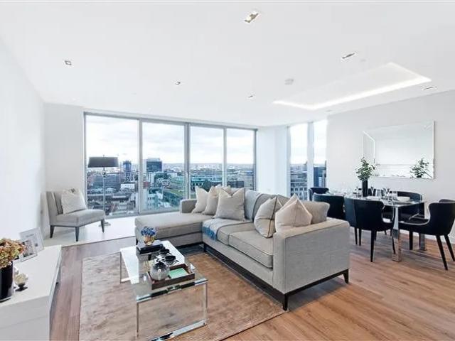 Apartment at Piazza Walk, Greater London