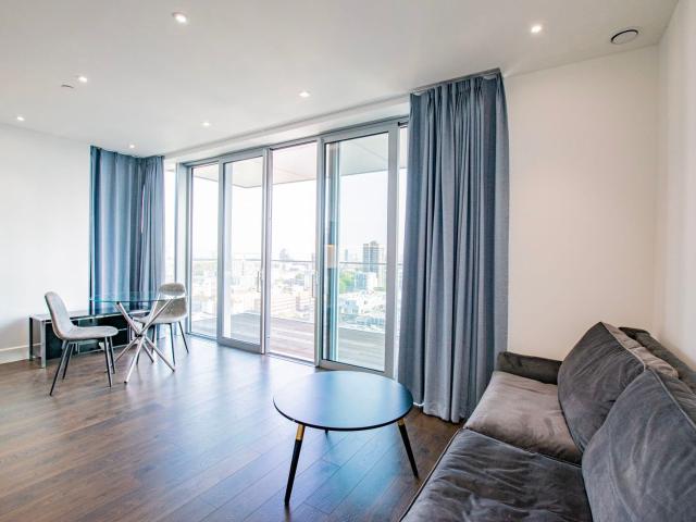 Apartment at Piazza Walk, Greater London