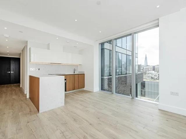 Apartment at Piazza Walk, Greater London