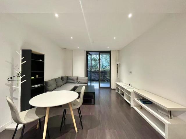 Apartment at Piazza Walk, Greater London