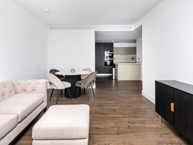 Apartment at Piazza Walk, Greater London