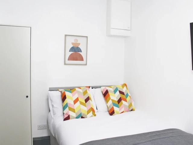 Apartment at Picardy Road, Greater London