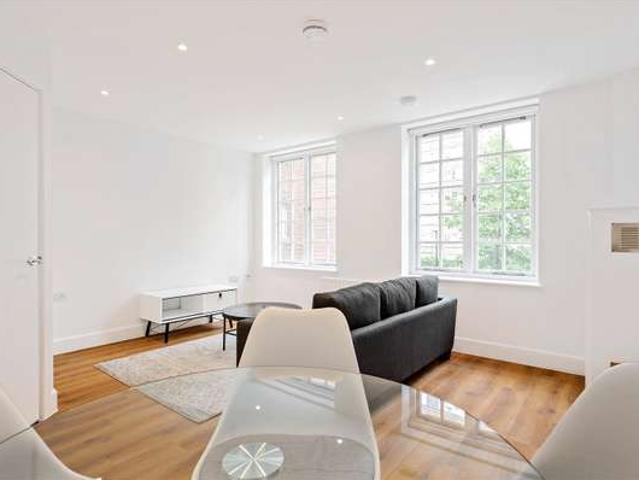 Apartment at Pickard Street, Greater London