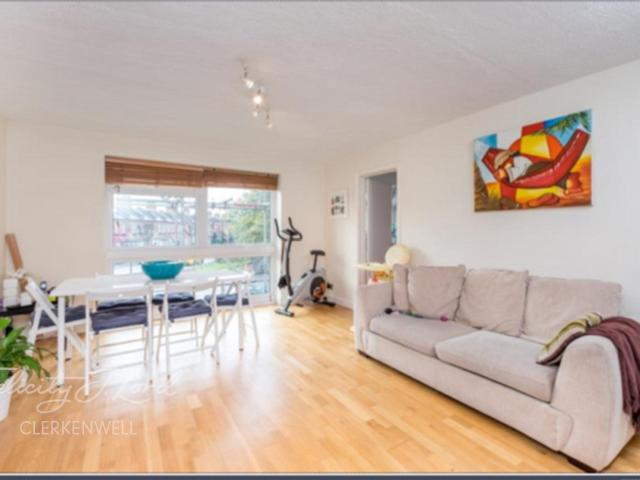 Apartment at Pickering Court, Greater London