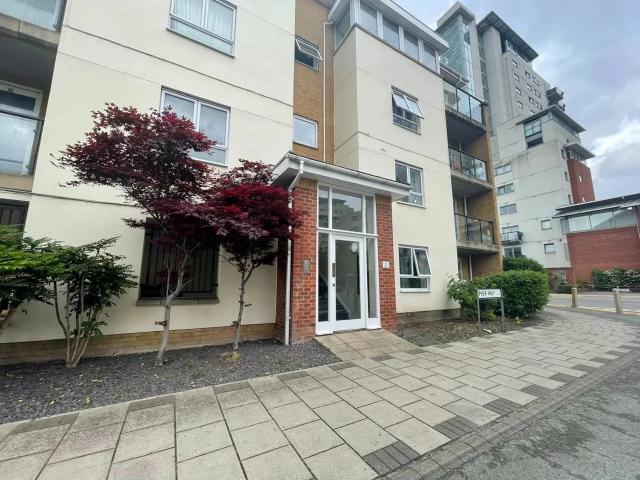 Apartment at Pier Way, Greater London
