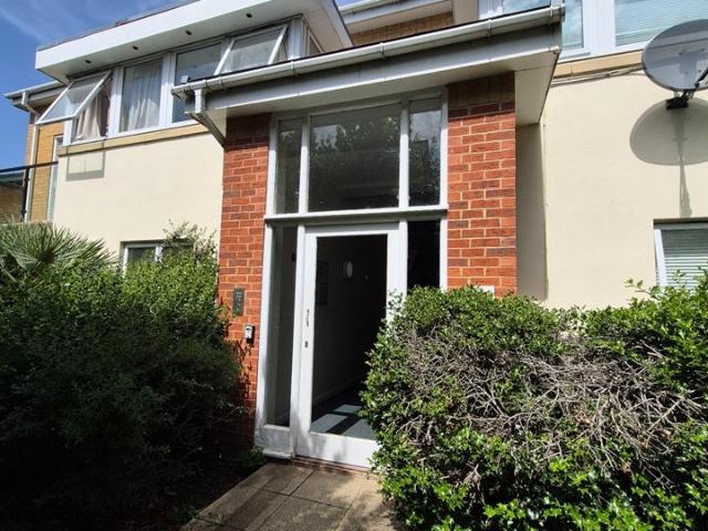 Apartment at Pier Road, Greater London