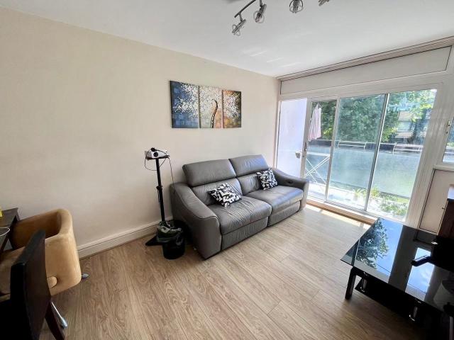 Apartment at Pier Street, Greater London