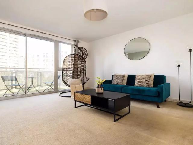 Apartment at Pine Tree Way, Greater London