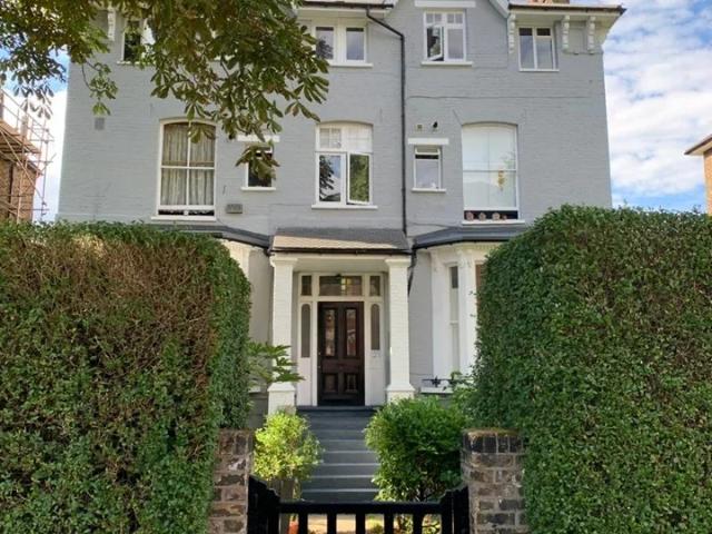 Apartment at Pinehurst Mews, Greater London